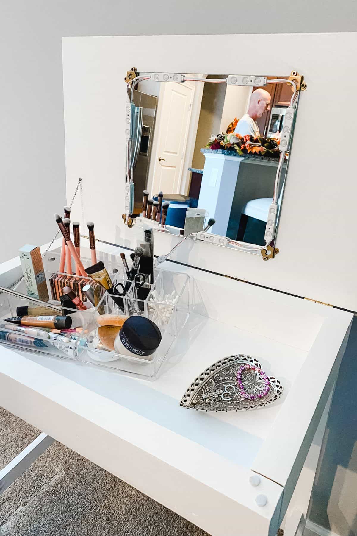 DIY Makeup Vanity
