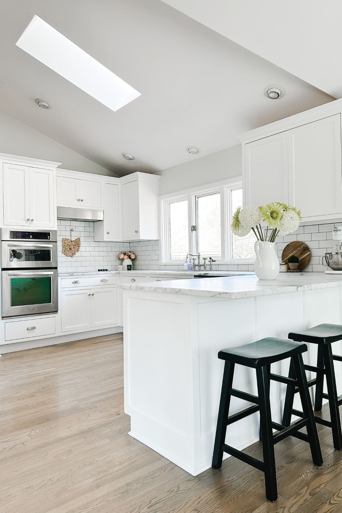 Deep Cleaning Kitchen Checklist: 19 Tips to Clean Your Kitchen